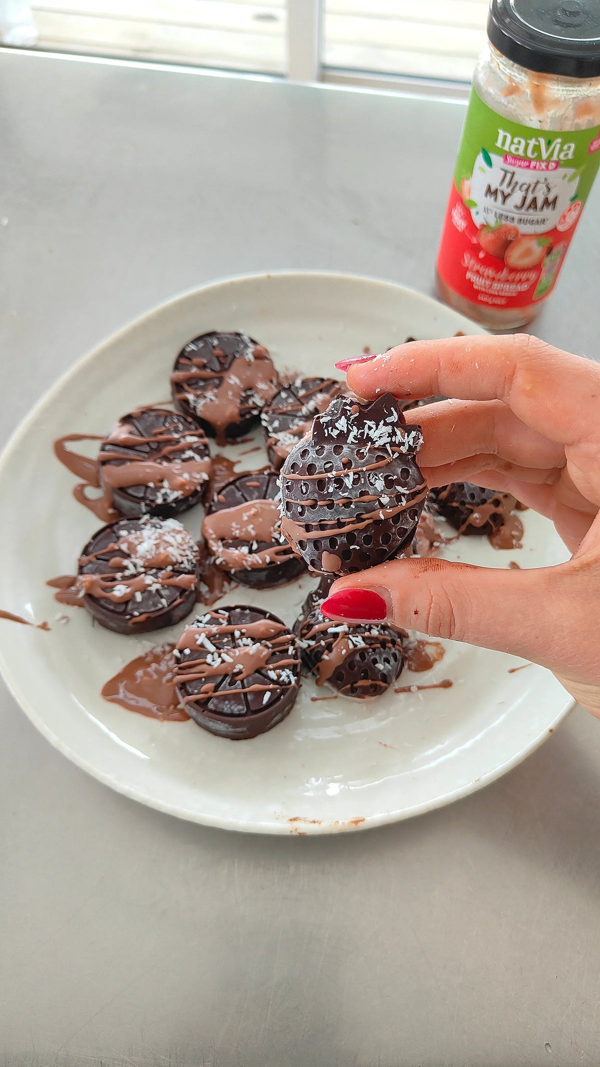 2-Ingredient Chocolate Jam Bites – Low-Sugar & Easy Snack | Natvia ...